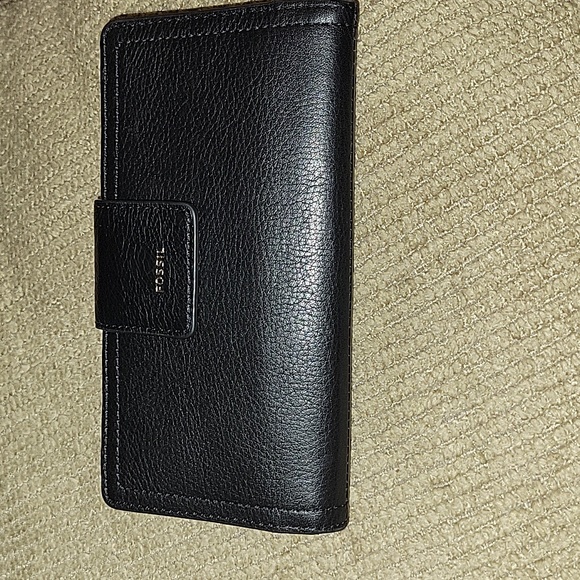 Fossil | Bags | Logan Leather Rfid Tab Clutch Wallet | Poshmark